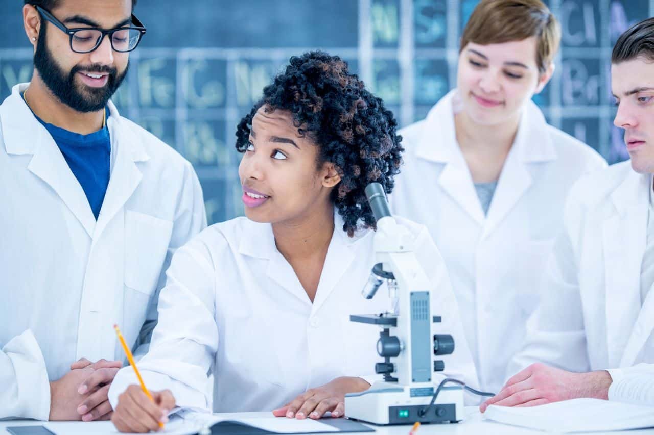 Comment formuler correctement une hypothèse de mémoire?